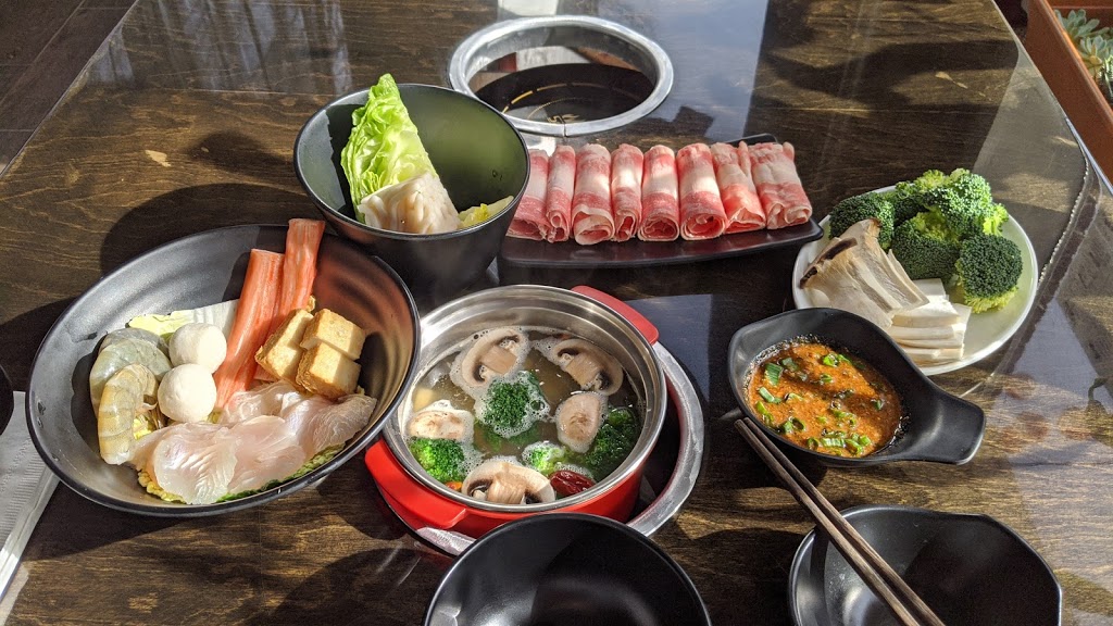 Revolving Hotpot & Cajun Seafood Opens in Bergen County